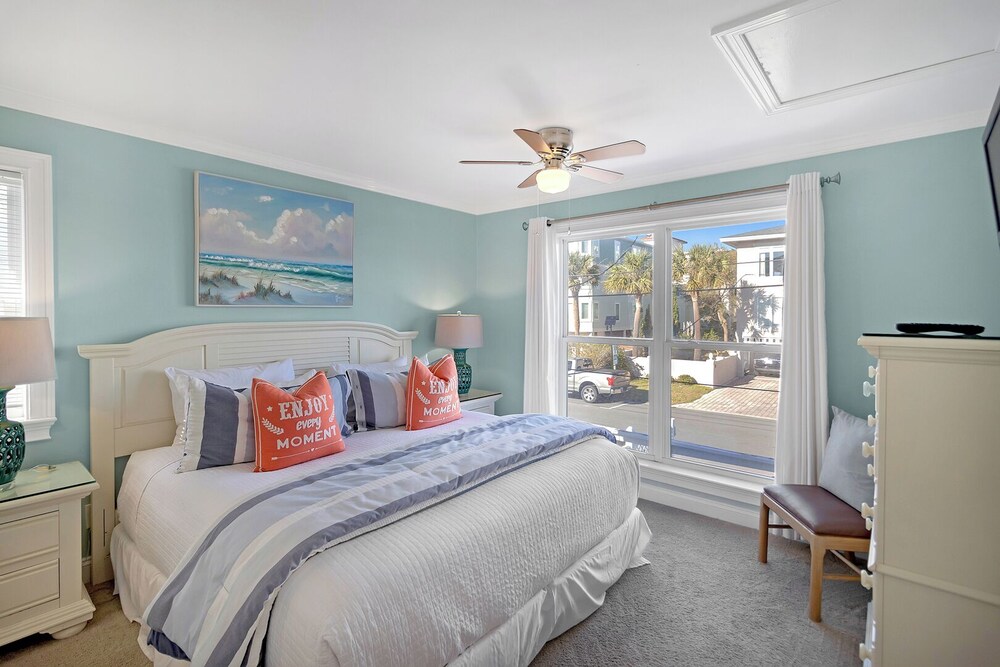 Oceanfront Cottage, Steps From Beach, With Sundeck & Pet Friendly. - Tybee Island, GA