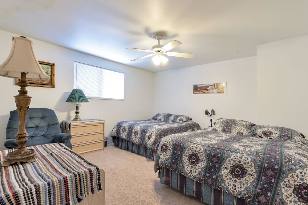 On Bus Route To Solitude,brighton 1950sqft 5q,2 Single Beds, Ht Tub And Foosball - Cottonwood Heights, UT