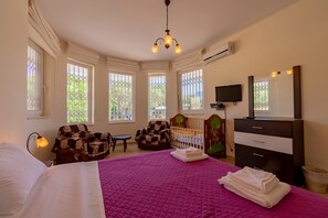 Villa, 5 quartos, piscina privativa | 2 quartos, secretária, ferro/tábua de engomar, Wi-fi grátis 