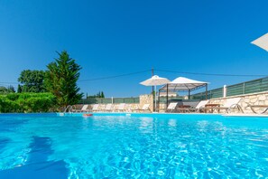 Piscina exterior sazonal 