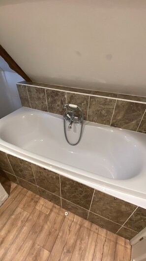 Quarto família (Room 5) | Banheiro | Toalhas de banho, sabonete