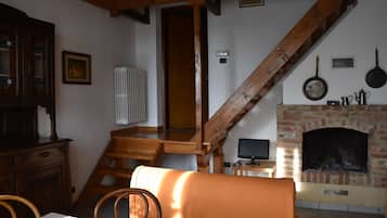 Apartamento, 2 quartos | Área de estar | TV LCD