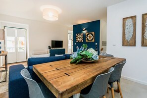 Apartamento, 2 quartos (Duplex) | Refeições no quarto