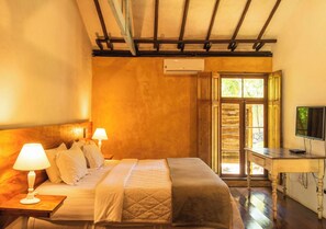 Suite Deluxe | Minibar, cofre no quarto, Wi-fi grátis, roupa de cama fornecida 