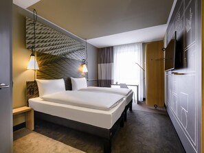 Quarto standard, 2 camas de solteiro | Roupas de cama antialérgicas, escrivaninha