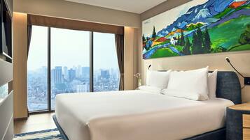 Roupa de alta qualidade, minibar, cofre no quarto, secretária