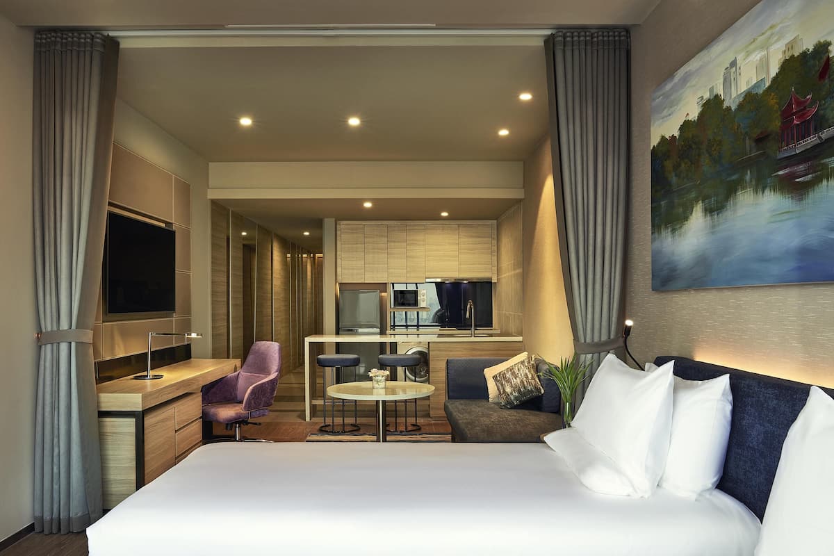 Quarto Deluxe, 2 camas individuais, Vista para a cidade | 1 quarto, roupa hipoalergénica, minibar, cofre no quarto