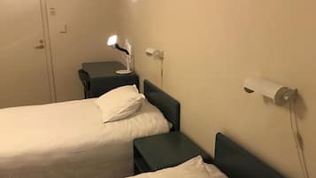 Quarto Twin Básico | Secretária, Wi-fi grátis, roupa de cama fornecida