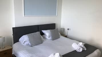 Quarto Duplo Premium, casa de banho anexa, vista para o mar | Roupa de alta qualidade, ferro/tábua de engomar, Wi-fi grátis