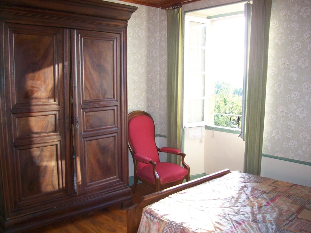 In An Old House Typical Under A Castle - Lot
