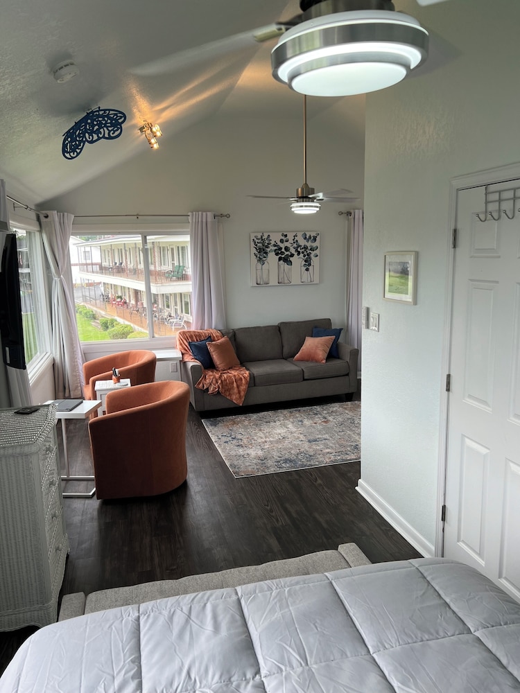 Warm And Cozy Condo With An Amazing View Of Lake Hamilton - Remodeled 5/23/25 - Magic Springs, Hot Springs