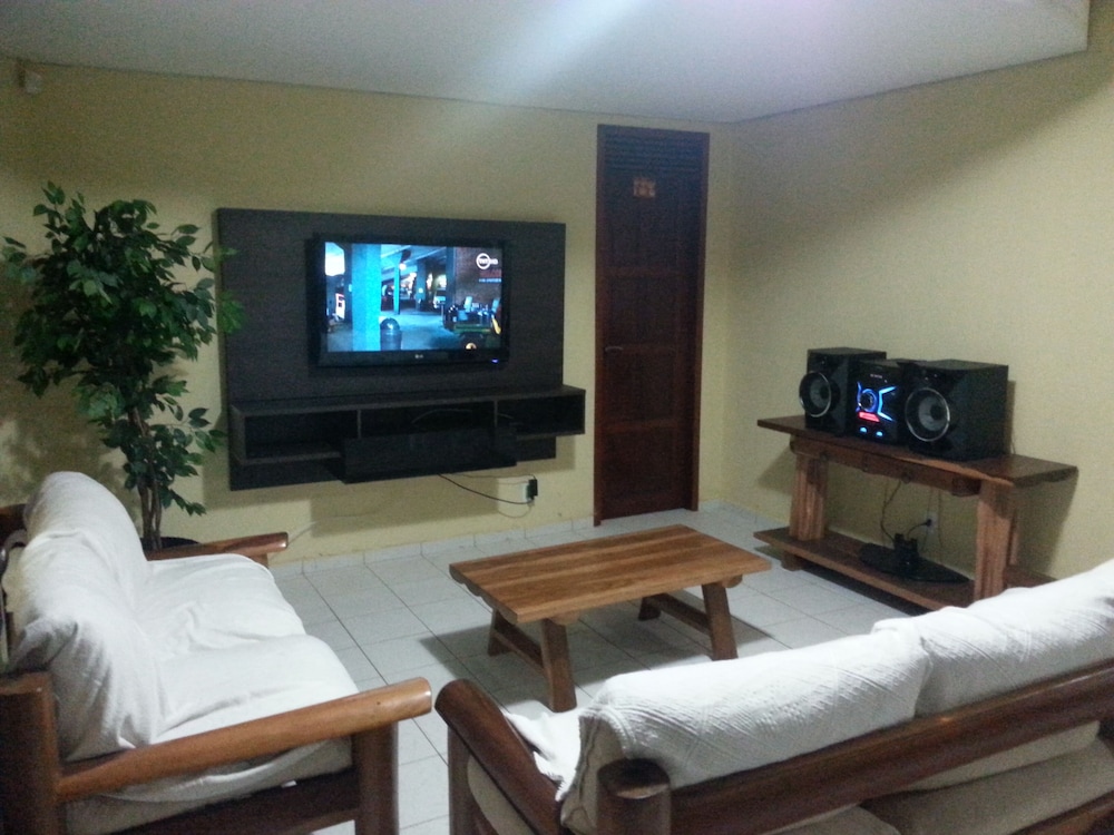 House With Large Space For Accommodation, Recreation Area With Pool And Barbecue. - 納塔爾
