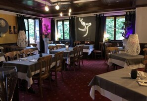 Café da manhã com buffet grátis todos os dias