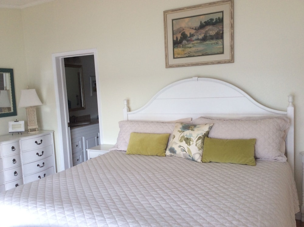 Private Luxury Retreat... Perched Atop A Bluff, Incredible Lake And Village View - Watkins Glen