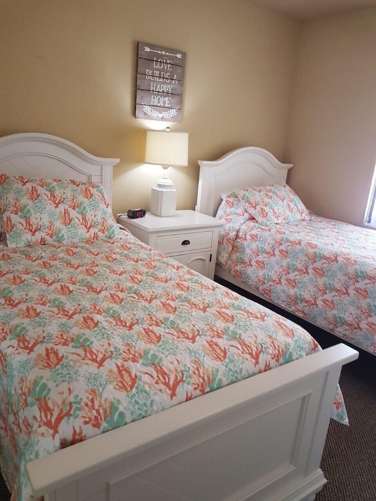 Hermoso 2 Dormitorios 2 Baños Completamente Amueblado Condo Cerca De Las Playas - Bradenton