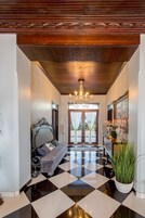 Área de estar no saguão