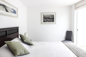 Apartamento, 2 quartos | Com decoração personalizada, com mobília individualizada, secretária