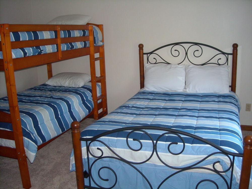 Jul6-12&27-sep:clean 3b 2b, 3mi To Beach,ac, New Large Deck,quiet Cul-de-sac,3tv - Falmouth, MA