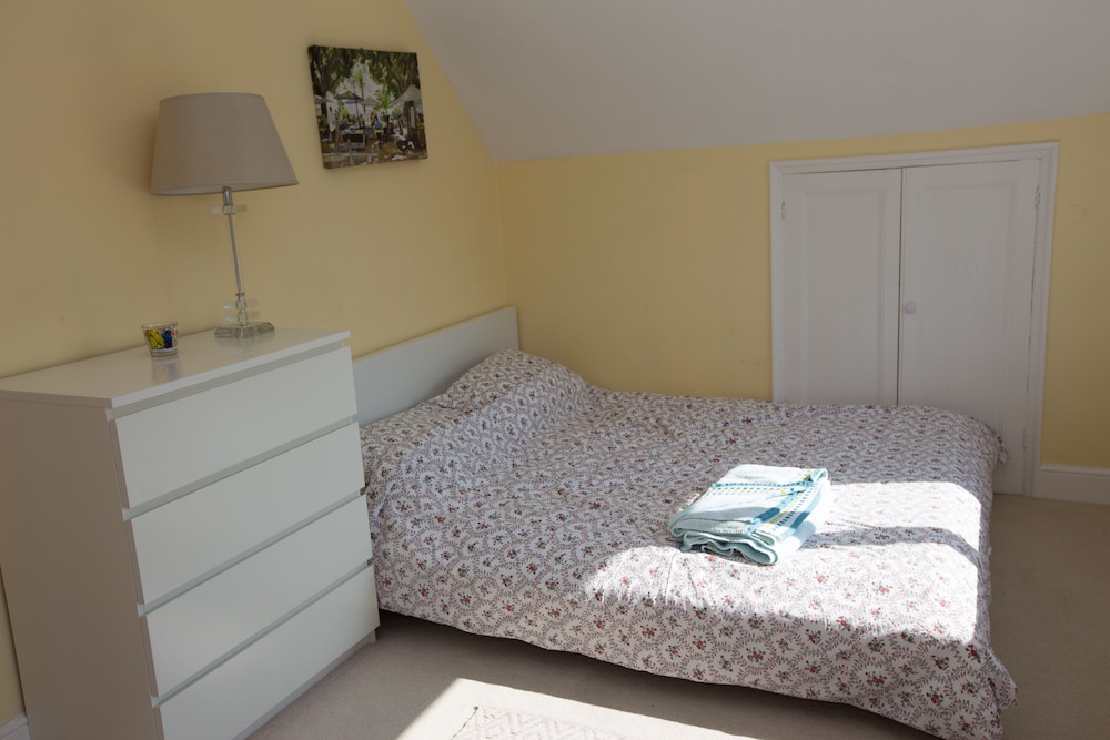 A Beautiful, Spacious Cottage, Only A Short Walk To The Beach (Child Friendly) - Broadstairs