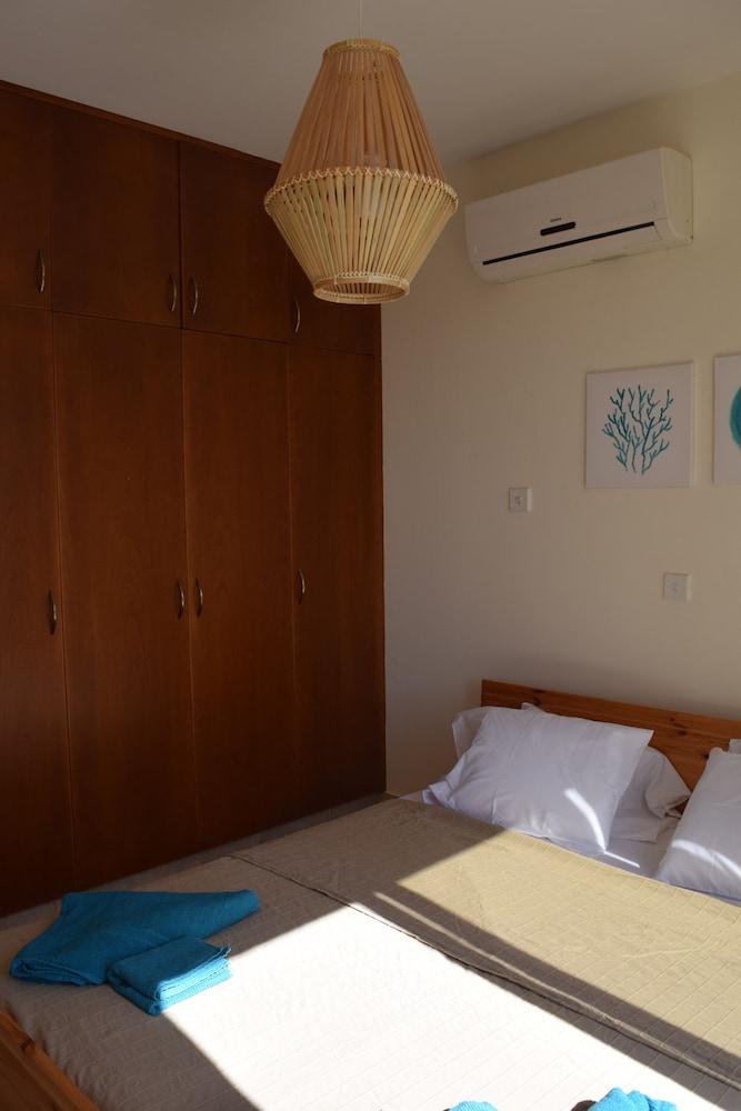 Villa Calm: 3-bedroom, 100m From Beach - Cyprus