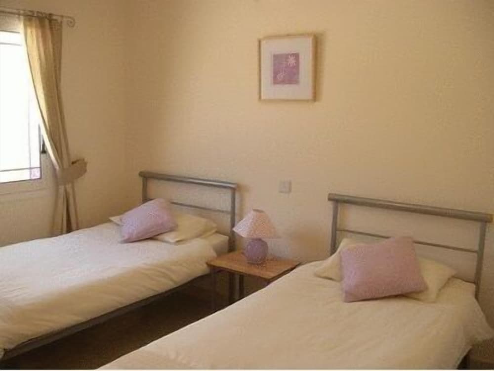 Stunning 2 Bedroom Ground Floor Apartment In Paphos - Пафос