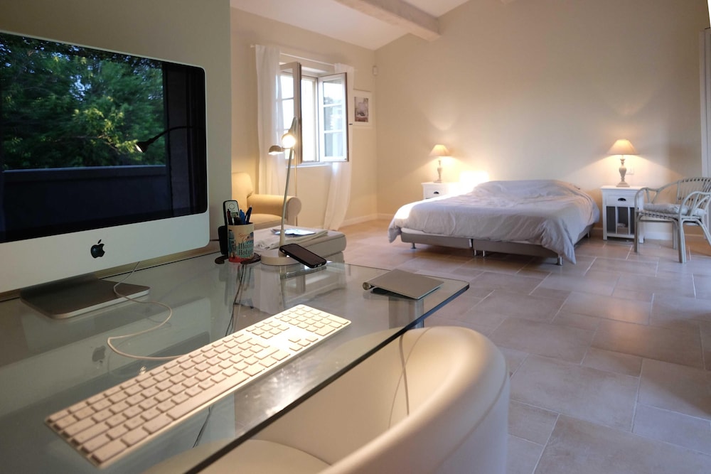Menos De 10 Min. A Pie Del Centro De Uzès, Villa De Lujo Con Piscina Climatizada - Uzès