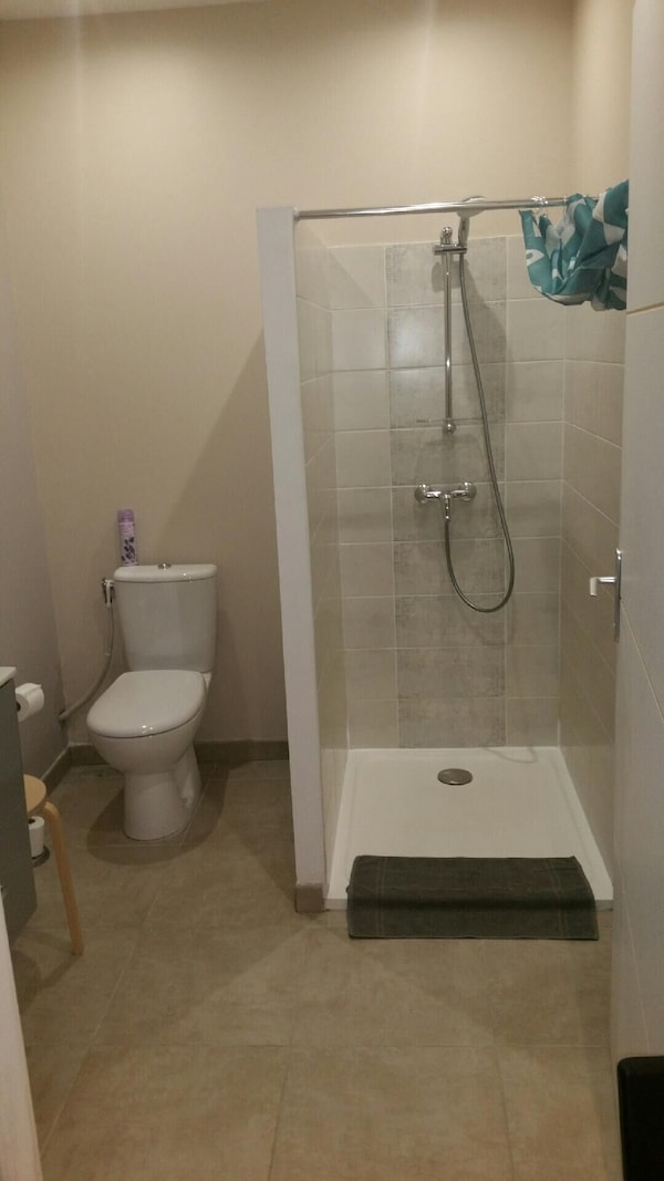 Studio Totalement Indépendant / Parking Privé /Cuisine D éTé - Miramas