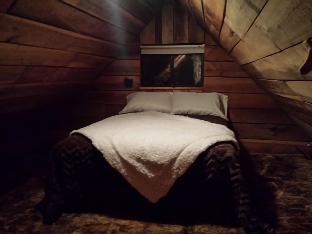 Seven Springs Cabin - Fox Tail Chalet - Authentic, Pet Friendly Log Cabin Chalet - Donegal, PA