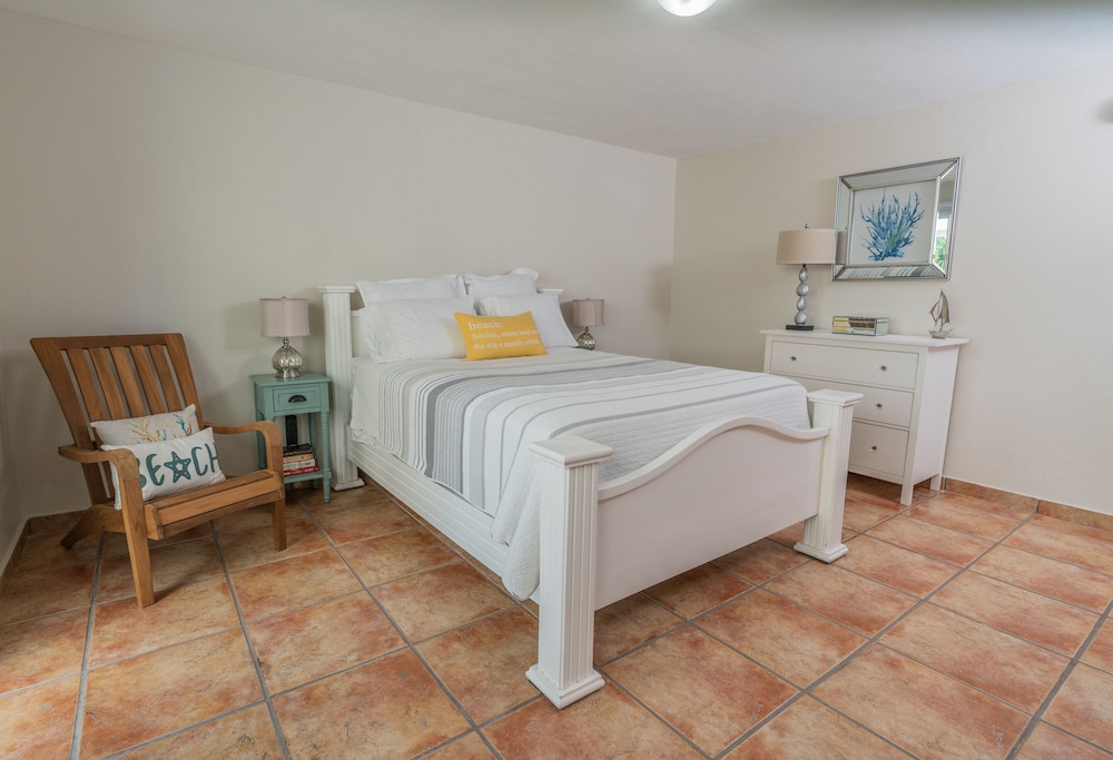 3 Bedrooms, 2 Bathrooms, Sleep 6. - Caribbean