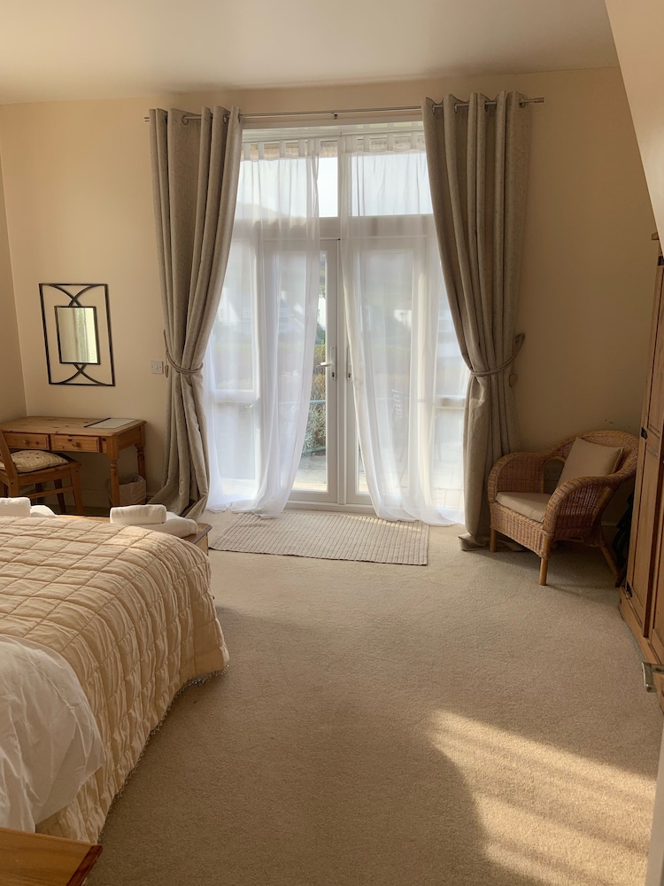House Above The Beach Sleeps 4 With Private Parking - Braunton