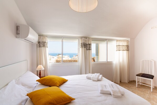 Penthouse, 2 quartos, vista para o mar | Cofre no quarto, ferro/tábua de engomar, camas desdobráveis