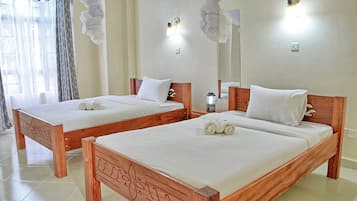 Quarto Twin Standard, 2 camas de casal | 1 quarto, cofre no quarto, com mobília individualizada