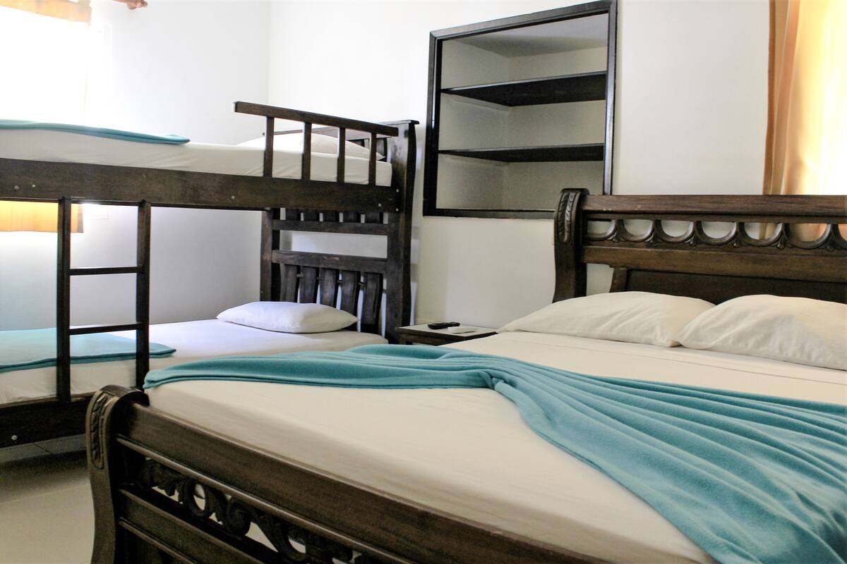 Estúdio, várias camas | Ferros/tábuas de passar roupa, Wi-Fi de cortesia, roupa de cama