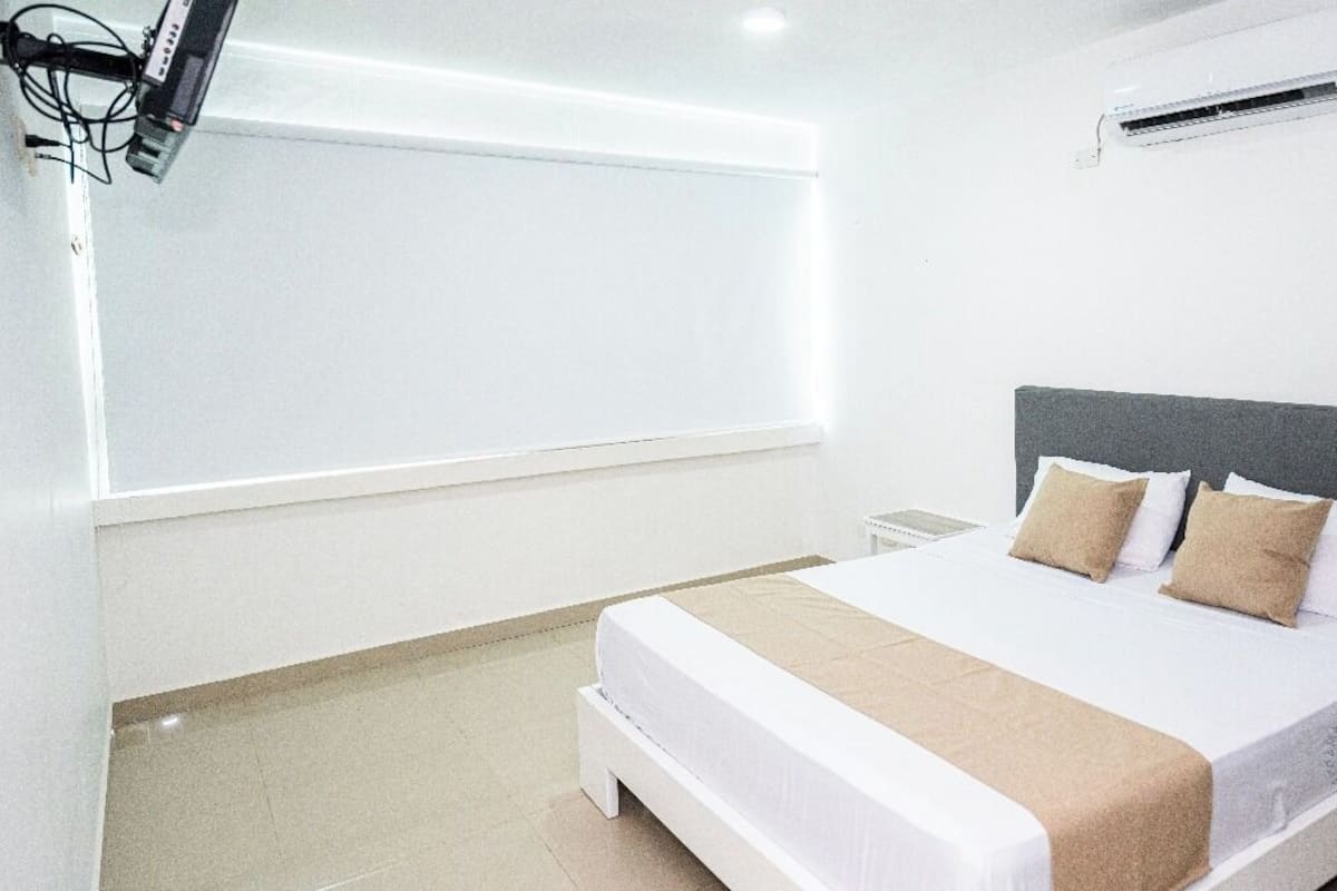 Quarto casal, 1 cama de casal | Ferros/tábuas de passar roupa, Wi-Fi de cortesia, roupa de cama