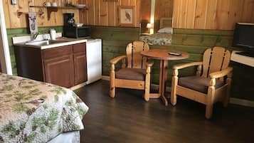Quarto casal standard, banheiro privativo (Two Queens/Kitchenette) | Diversos