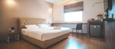 Quarto Duplo Deluxe, 1 cama king-size | Secretária, secretária adequada para computadores portáteis