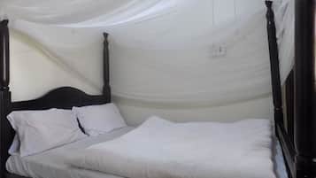Quarto casal, para não fumantes | Wi-Fi de cortesia, roupa de cama