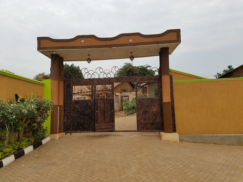 Sibyangu Standard Hotel - Kampala