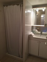 Quarto Duplo Comfort | Lavatório na casa de banho