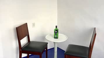 Cama de Casal (Com Ar) | 1 quarto, ferro/tábua de engomar, Wi-fi grátis, roupa de cama fornecida