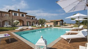Piscina exterior sazonal