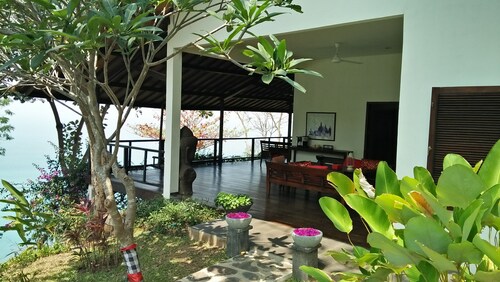 Villa Gamrang 3br In Cisolok, Pelabuhan Ratu - Sawarna