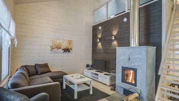 Apartamento, 2 quartos | Sala | Smart TV de 58 de polegadas com canais digitais, televisor, lareira