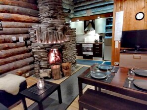 Apartamento, sauna (B6) | Sala | Televisor de ecrã plano de 32 polegadas com canais digitais, televisor 