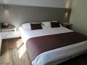 Quarto casal, 1 cama de casal, para não fumantes | Cofres nos quartos, cortinas blackout, quartos à prova de som
