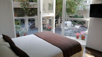 Quarto Duplo, 1 cama de casal, não fumadores | Cofre no quarto, cortinas/cortinados opacos, quartos insonorizados