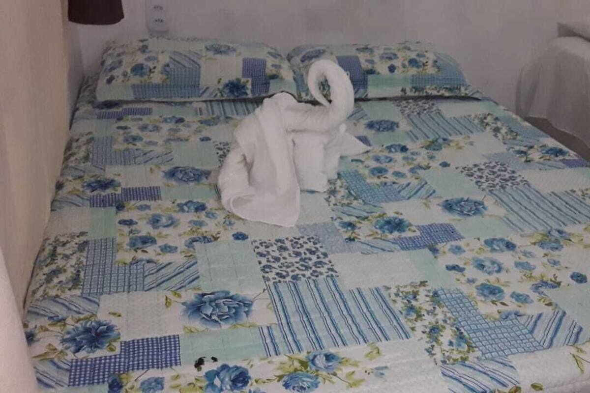 Quarto Triplo, 3 camas individuais | Minibar, ferro/tábua de engomar, Wi-fi grátis, roupa de cama fornecida 