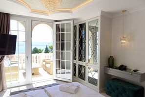 Suite Presidencial | Minibar, cofre no quarto, com decoração personalizada 