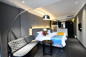 Quarto Twin Exclusivo, vista para o pátio | 1 quarto, secretária, cortinas/cortinados opacos, Wi-fi grátis