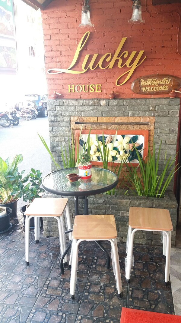 Lucky House Phra Sing Chiangmai - Hostel - Chiang Mai